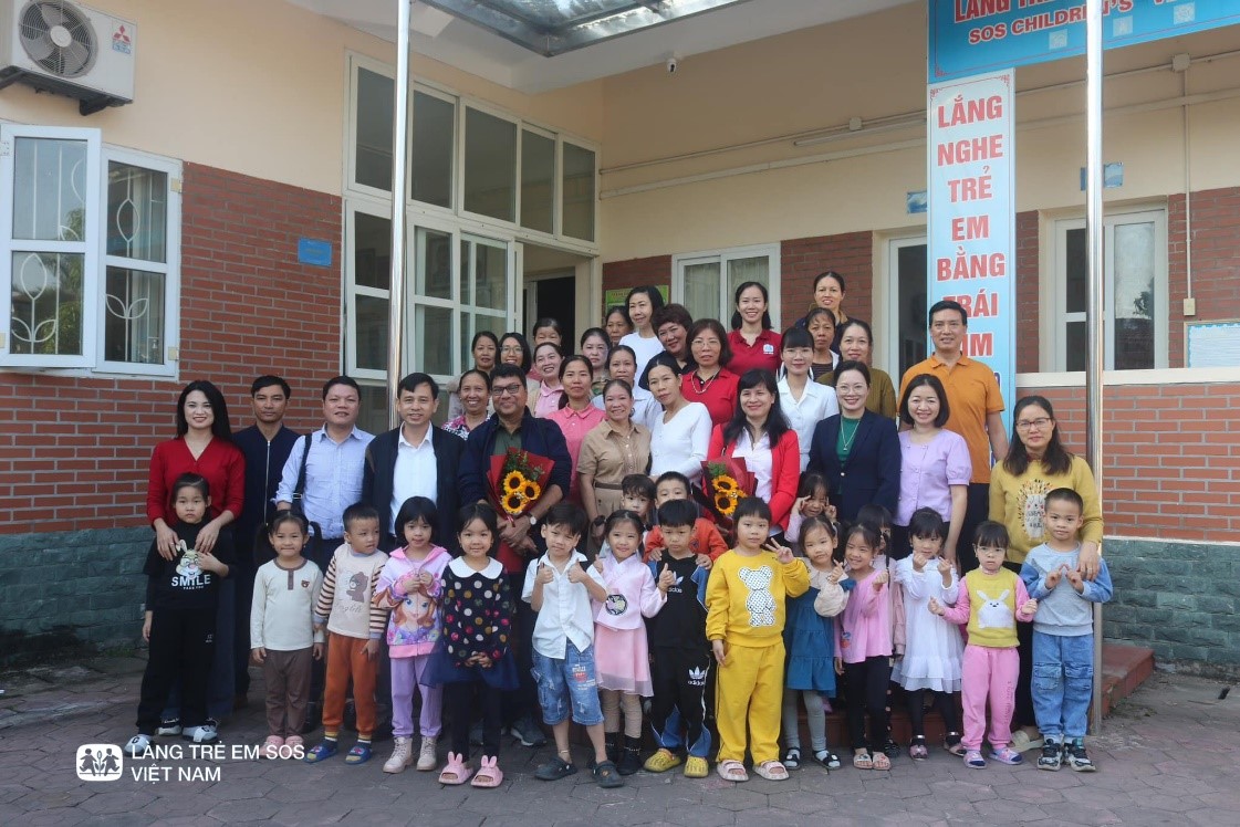Giám đốc VP Làng trẻ em SOS quốc tế khu vực châu Á tới thăm và làm việc ...